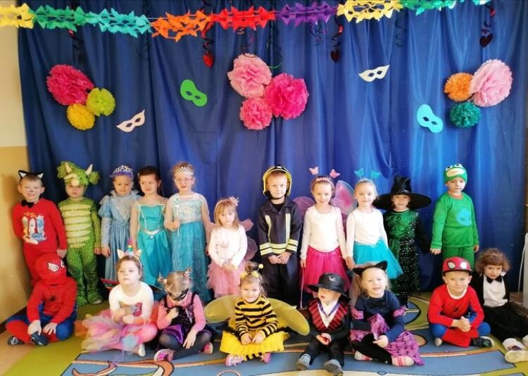 14.02.2022 Walentynkowy bal karnawałowy - Przedszkole Miejskie nr 1 Bajkowy Świat w Czarnkowie