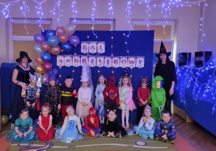 ANDRZEJKOWE WRÓŻBY ZNAM, Z WOSKU DZIŚ POWRÓŻĘ WAM... - Przedszkole Miejskie nr 1 Bajkowy Świat w ...